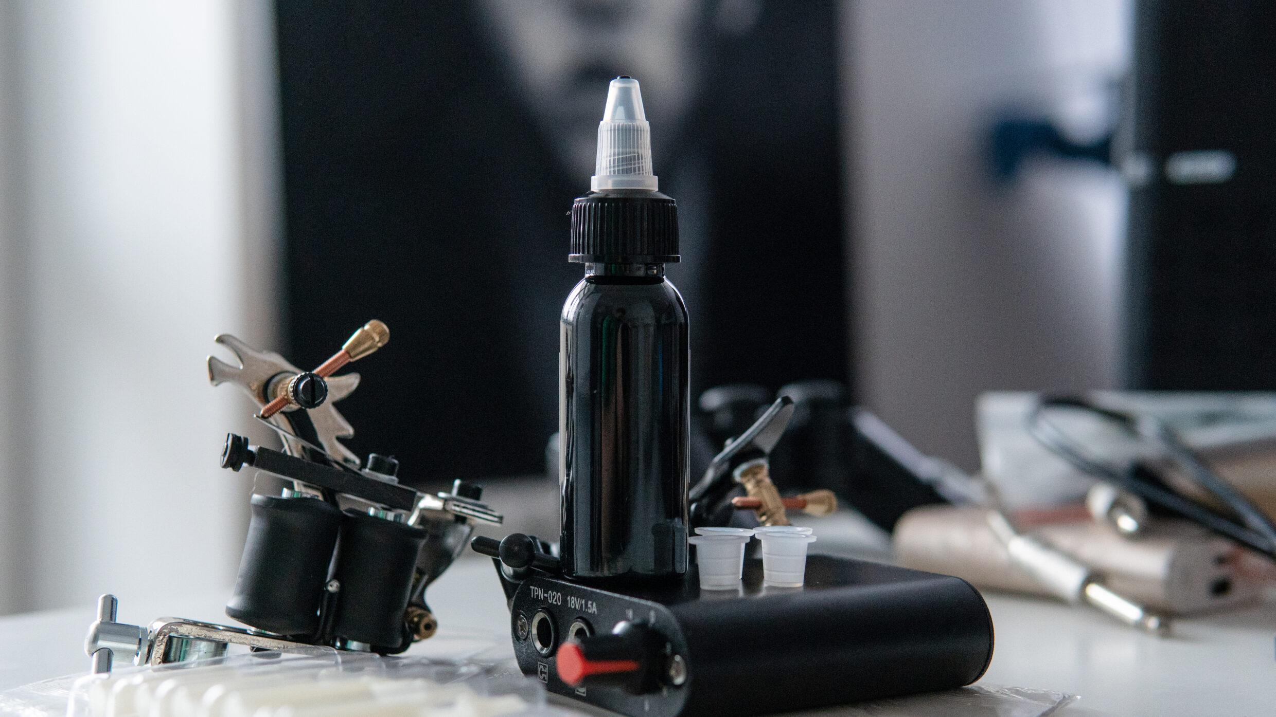 Ein Blick auf traditionelle Tätowierpraktiken und -bedeutungen in ...